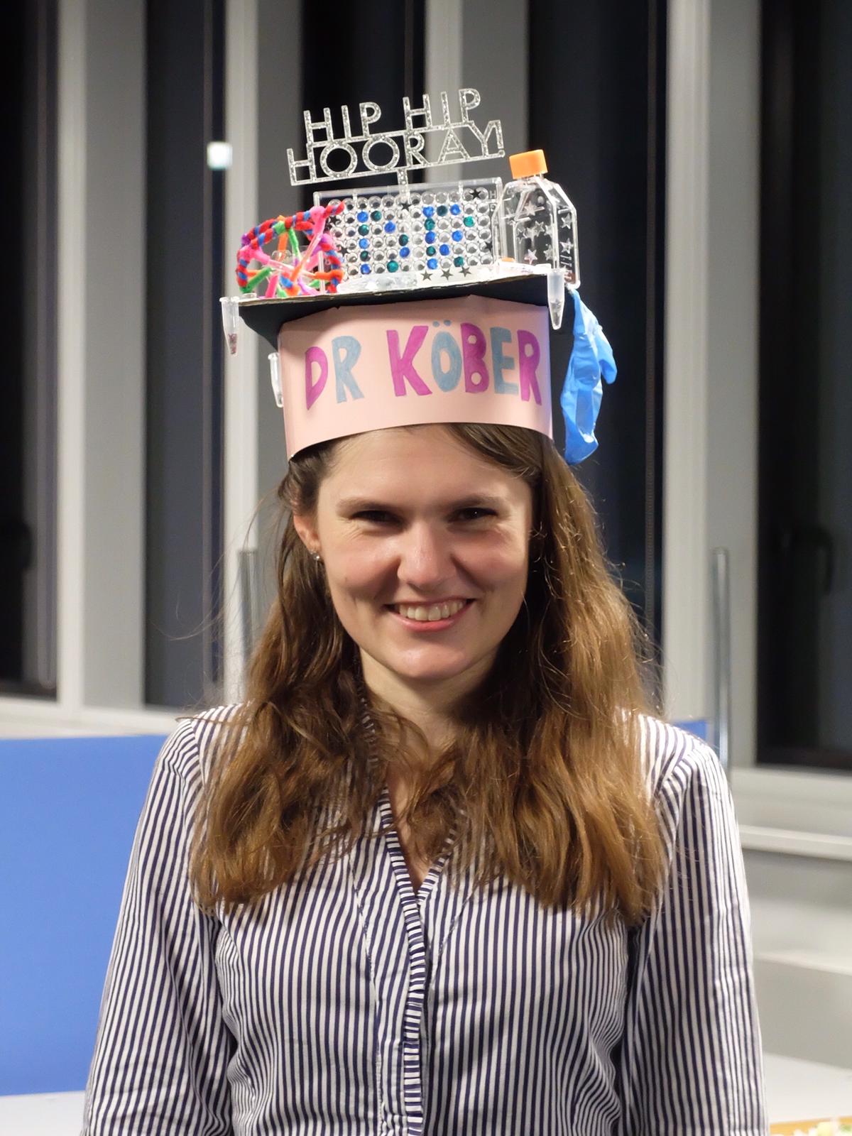 Pollard Lab on Twitter: "A socially distanced, briefly mask-free moment to celebrate the new Dr ...