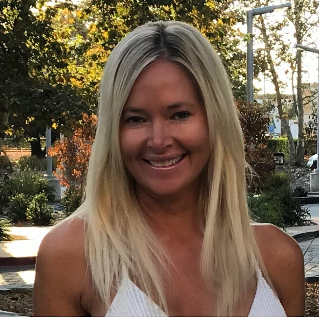 Shelly Hart's Instagram, Twitter & Facebook on IDCrawl