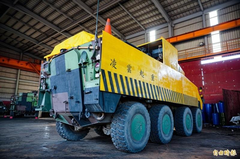 Taiwan: IFV disguised as construction equipment, tank disguised as ...