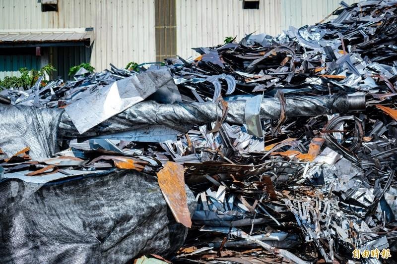 Taiwan: IFV disguised as construction equipment, tank disguised as ...