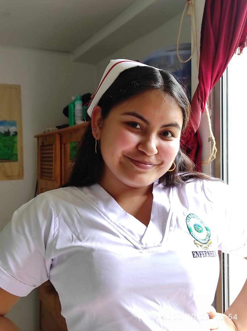 Eylin Camila on Twitter: "Llevo 3 años estudiando enfermería y todavía me faltan otros 3 para ...