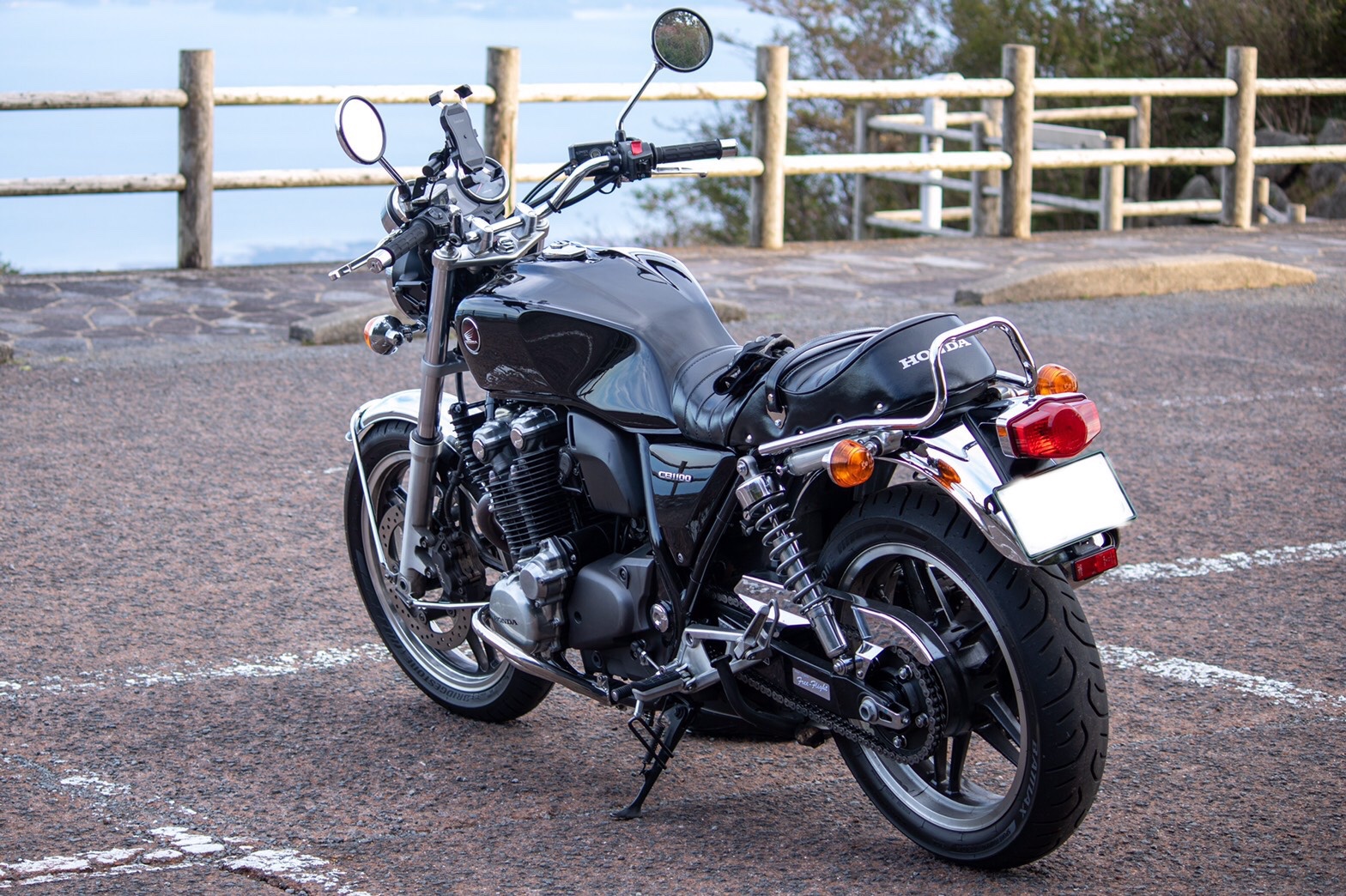 Bob's Seat on Twitter: "CB1100(SC65)タックロールシートをご購入して頂いたお客様から写真を送って頂きました😊 当店でレギュラー製作しているCB1100タッ ...