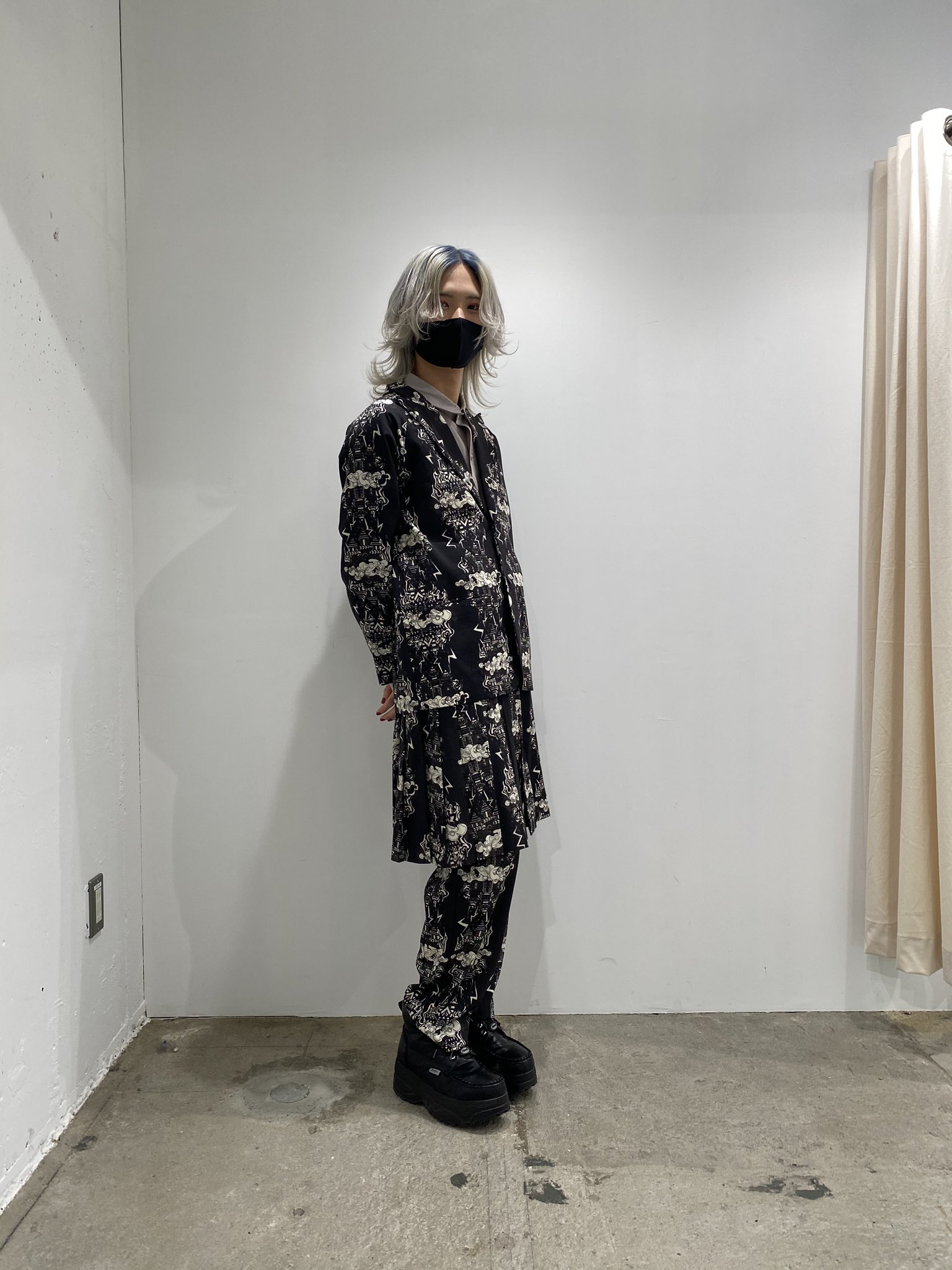 ゆま on Twitter: "特別コラボ回 172cm 49kg 男 狂々と、廻り始める、ワンピース 16番目のセットアップM 意味なき監視に溺れた悲哀のシャツブラウスM holy ...