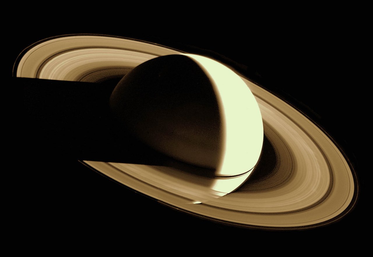 Humanoid History On Twitter Planet Saturn Observed By Voyager 1 On
