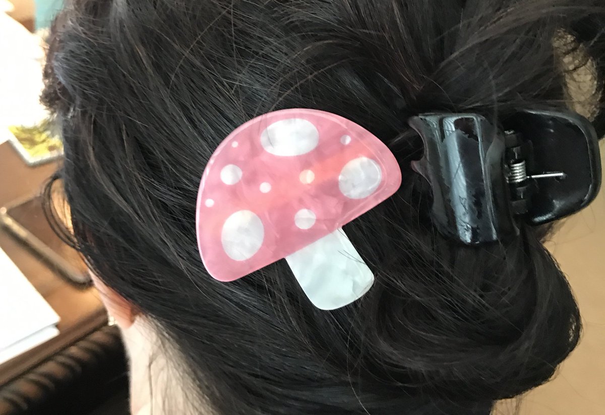 「my mom: what are you doing me: giving y」|rachel 🐸 reichenbachのイラスト