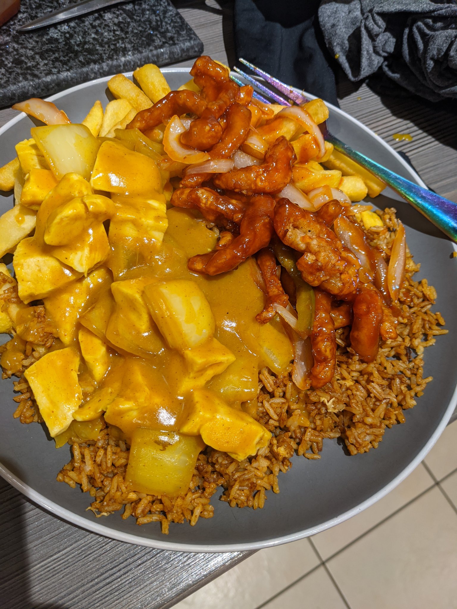 Chicken Curry With Rice And Chips
