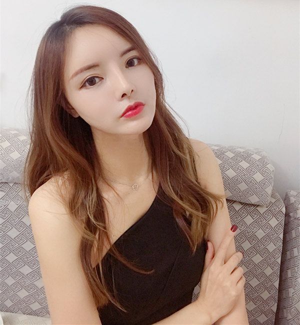 女主天地 on Twitter: "现实调教提前预约 年龄23、身高175、体重56kg、脚码38 调教风格随心而定，既可温柔、又可严厉 禁忌：无性不口舌，不黄金，血腥、永久性不玩 QQ ...