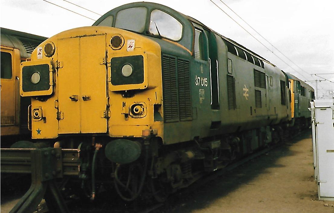 Richard Bywater on Twitter: "Split Headcode Boxes on British Rail Class 37 diesel loco 37015 ...