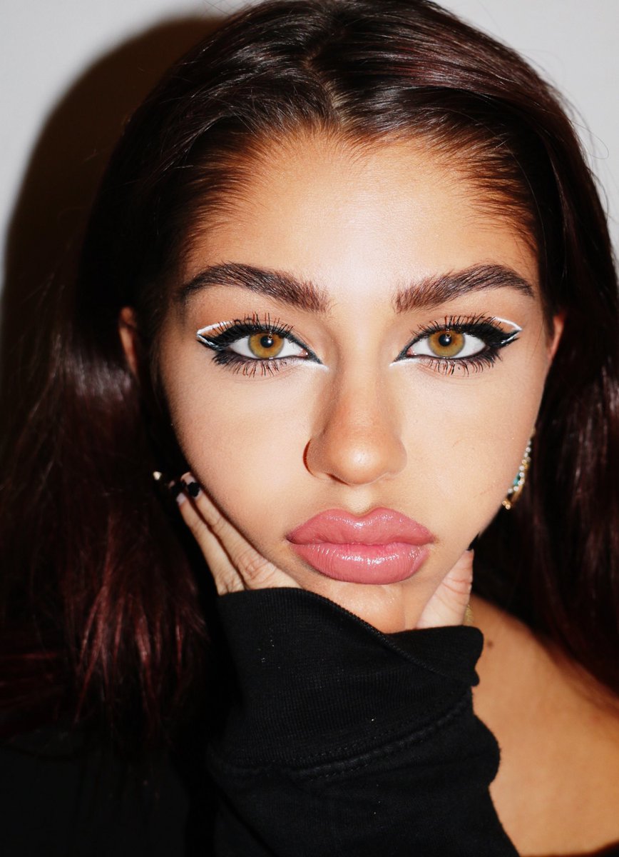 Andrea Russett Eye Liner