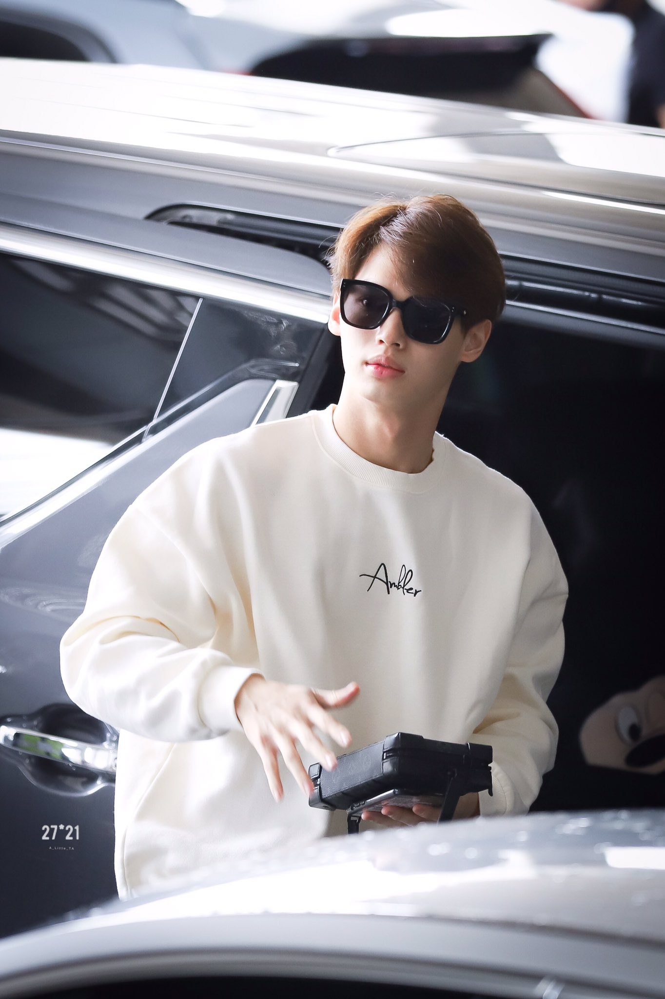 Bucin BRIGHT ᥫᩣᰃ on Twitter: "BARU TURUN DARI MOBIL UDAH INDAH GINI. GIMANA ENTAR DI PANGGUNG ...