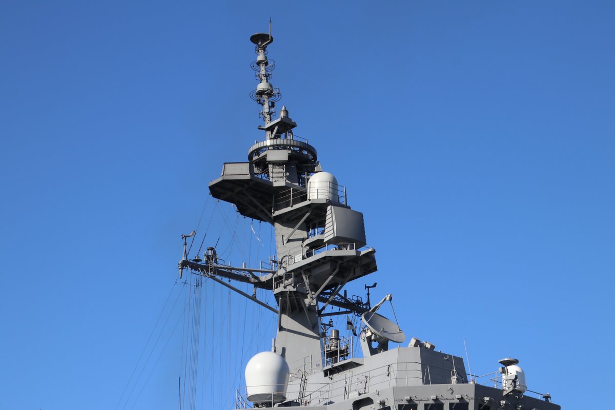 B.T@くれーじーくえいるﾋ窓口 on Twitter: "まやのマスト。中段のAN/SPQ-9Bレーダーが非常に特徴的。海自で現在装備しているのは本艦とあたごだけ。 他の艦に比べてちょっと ...