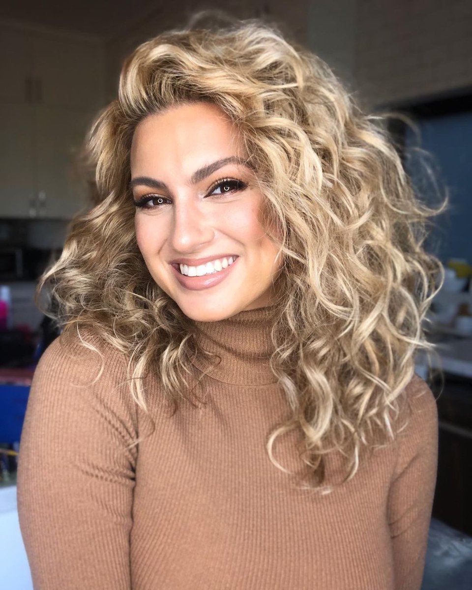 Singer Tori Kelly Husband And Net Worth: Is She Hospitalized? Personal ...