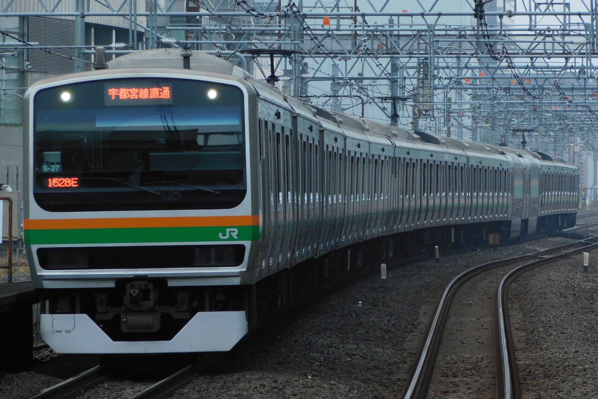 あ on Twitter: "2020/11/26 1528E E231系1000番台横ｺﾂS-27編成+? 1828E E233系3000番台宮ﾔﾏU228編成+? 3722M 湘南ライナー ...