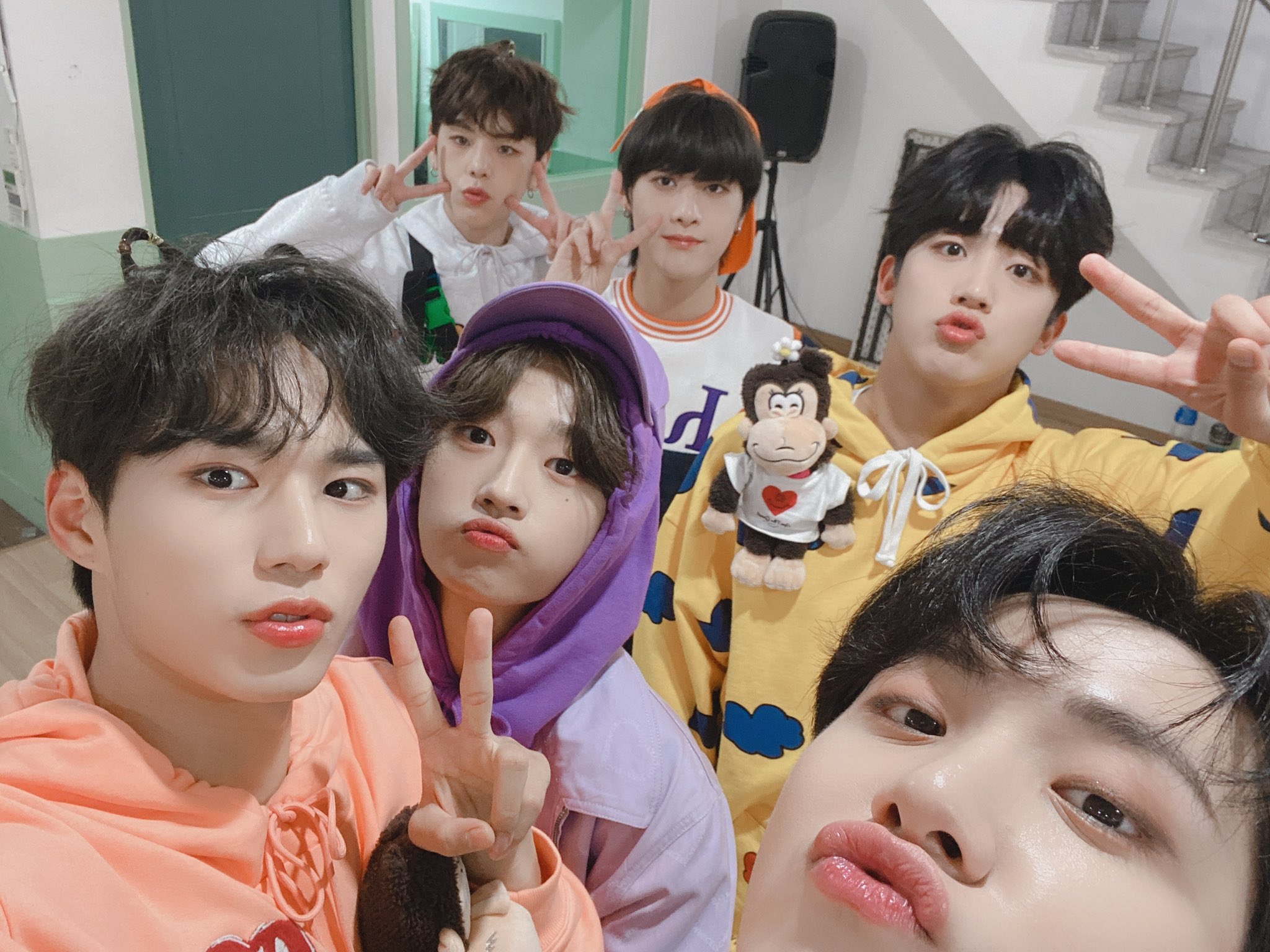 위아이(WEi)_OFFICIAL on Twitter: "[🗂] ️🧡💛💚💙💜 알록달록 울아이와 건강 챙기기🤍 #위아이 #WEi #IDENTITY #First_Sight ...