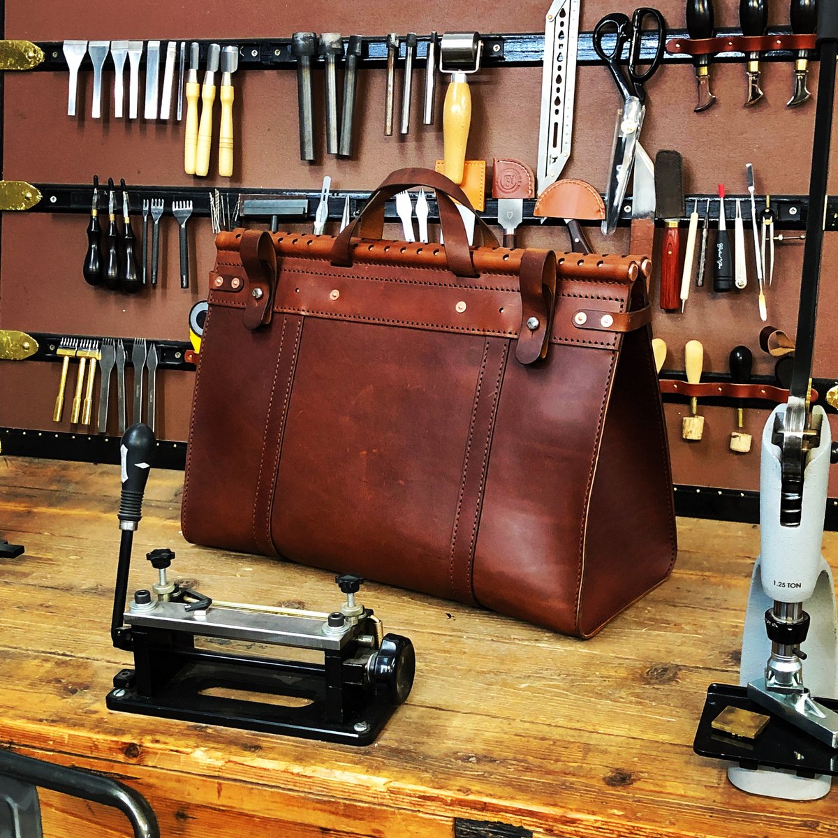Leather Courses UK | Diamond Awl Leather Workshop