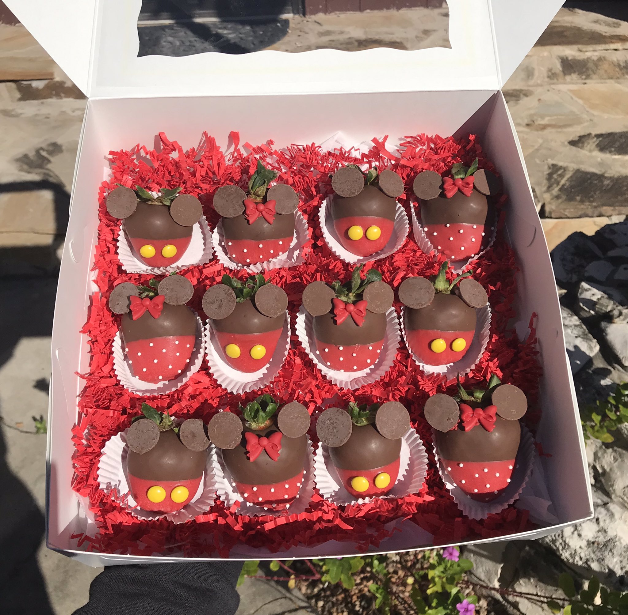 Minnie Mouse Chocolate Covered Strawberries Mickey And Minnie
