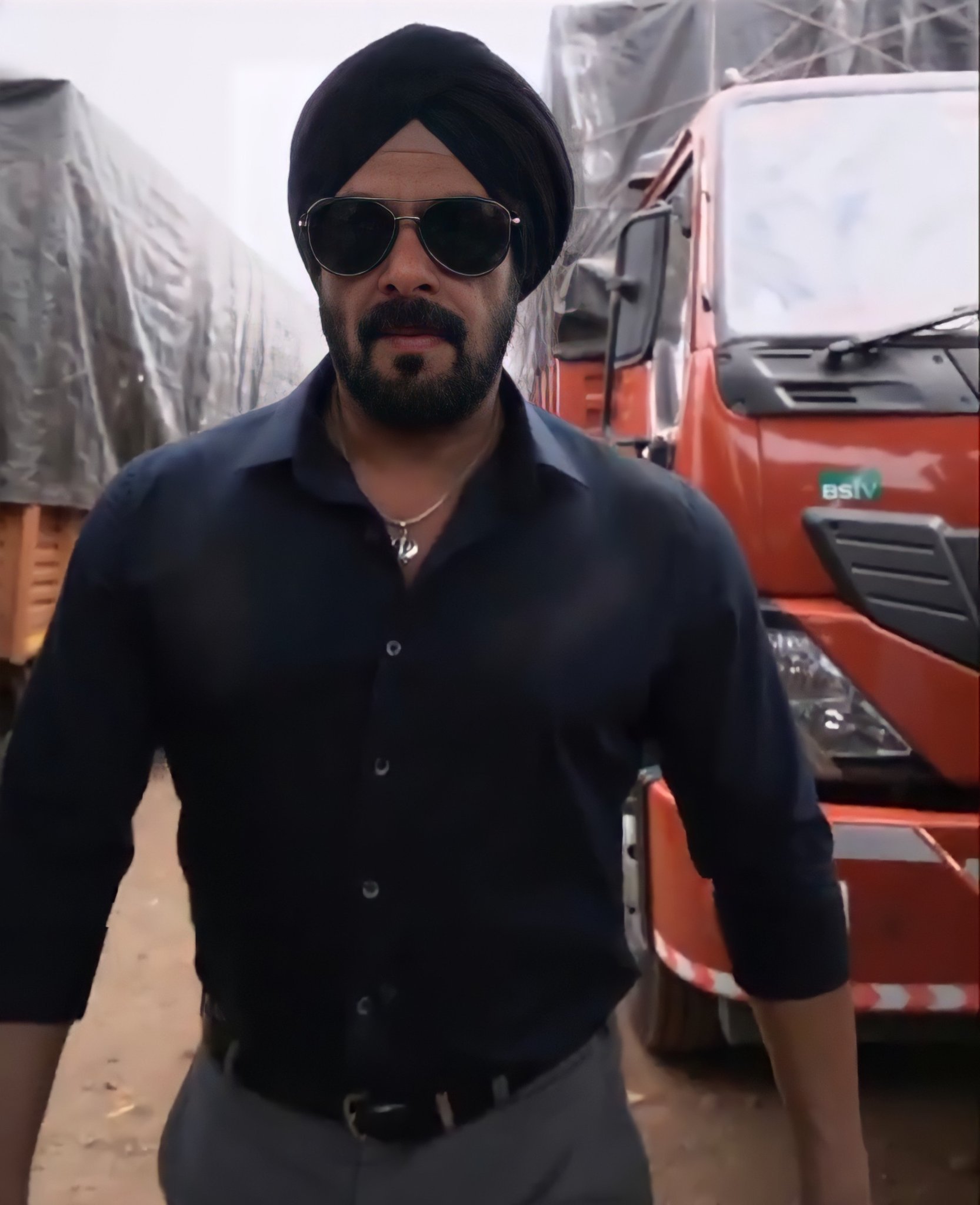 Ifty khan on Twitter: "Dashing Hunk 🔥 ANTIM FIRST LOOK ON SET TODAY #SalmanKhan…