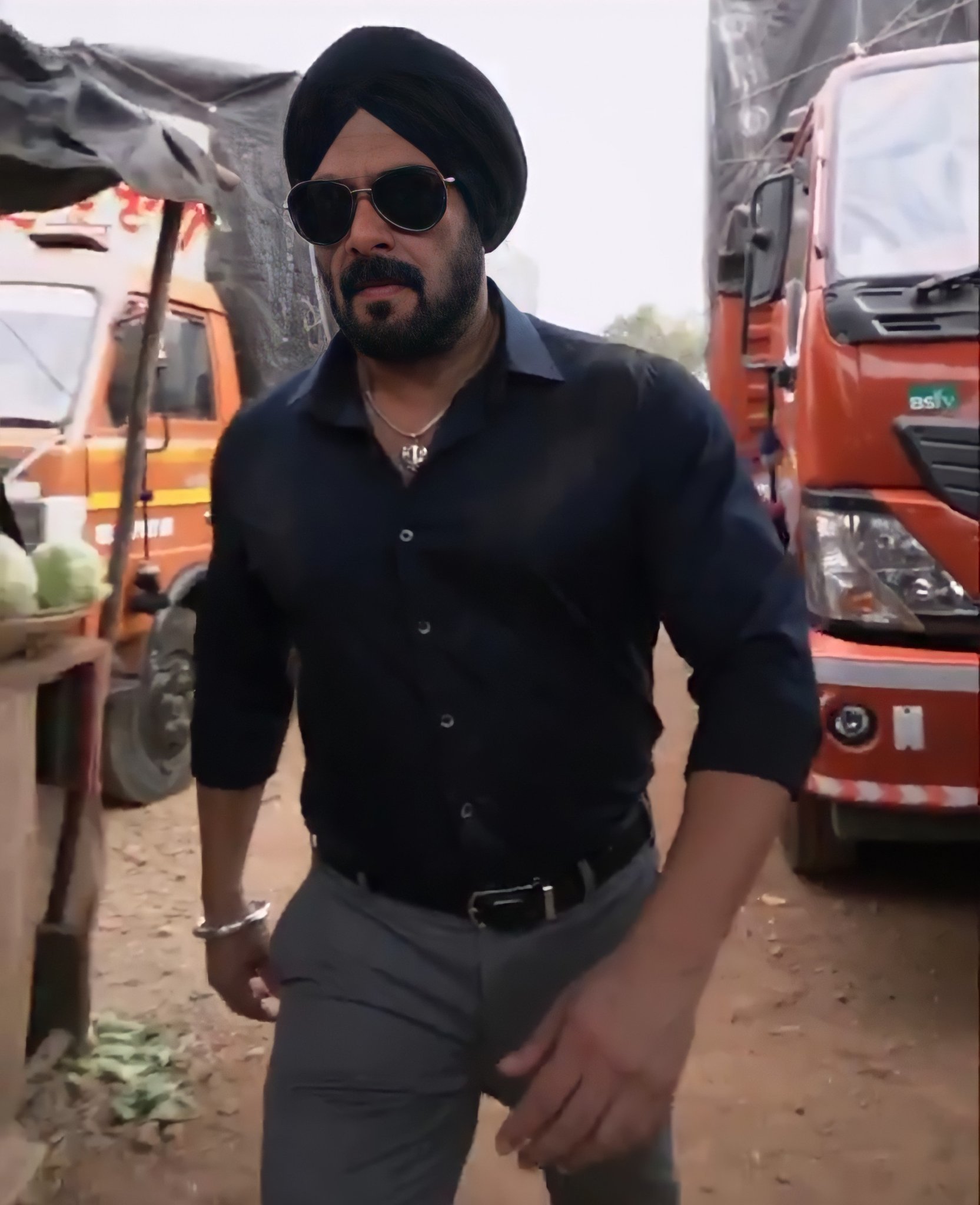 Ifty khan on Twitter: "Dashing Hunk 🔥 ANTIM FIRST LOOK ON SET TODAY #SalmanKhan…