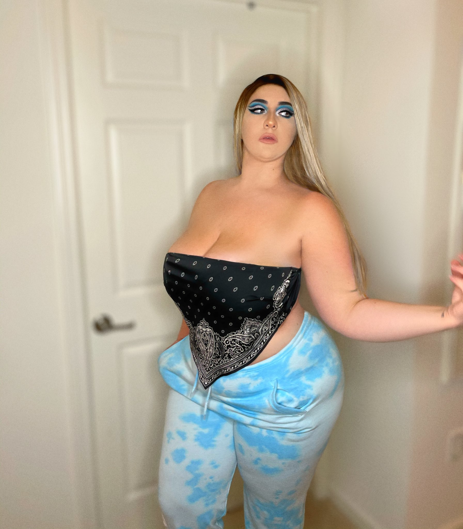 Lizzy B on Twitter: "@tanamongeau Ily & my dizzy sweatpants https://t.co/E1igIZSxKN" / Twitter