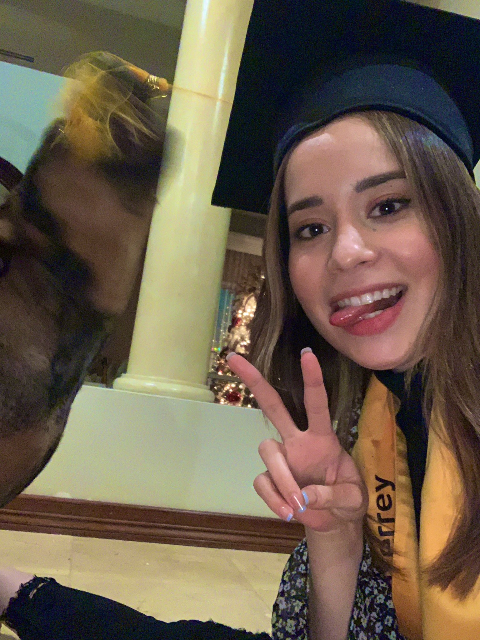 marisol de la cruz on Twitter: "Aquí con sofi 💖 #CommencementUDEM https://t.co/LvC1M3M4mW" / Twitter