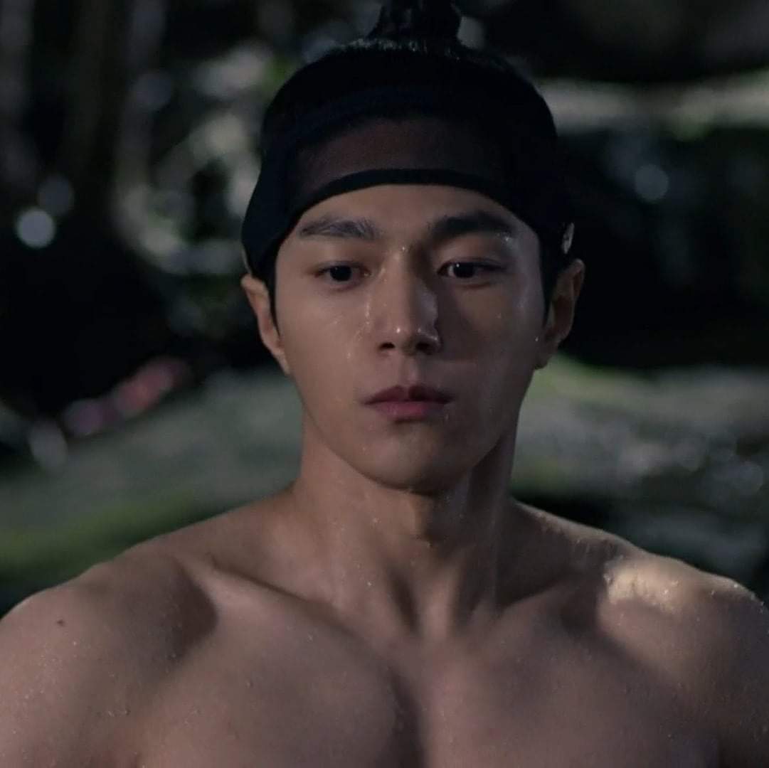 Myungsoo Abs