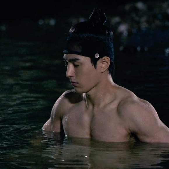 Kim Myungsoo Abs