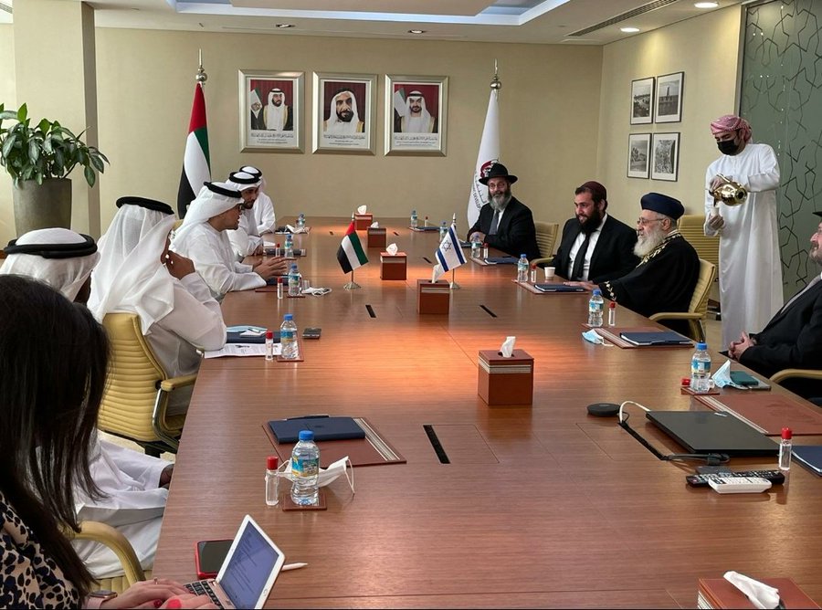 Chief Rav Yitzchak Yosef Meets Yemenite Jews Who Escaped To UAE - Vos ... Chief Rav Yitzchak Yosef Meets Yemenite Jews Who Escaped To UAE - Vos ...