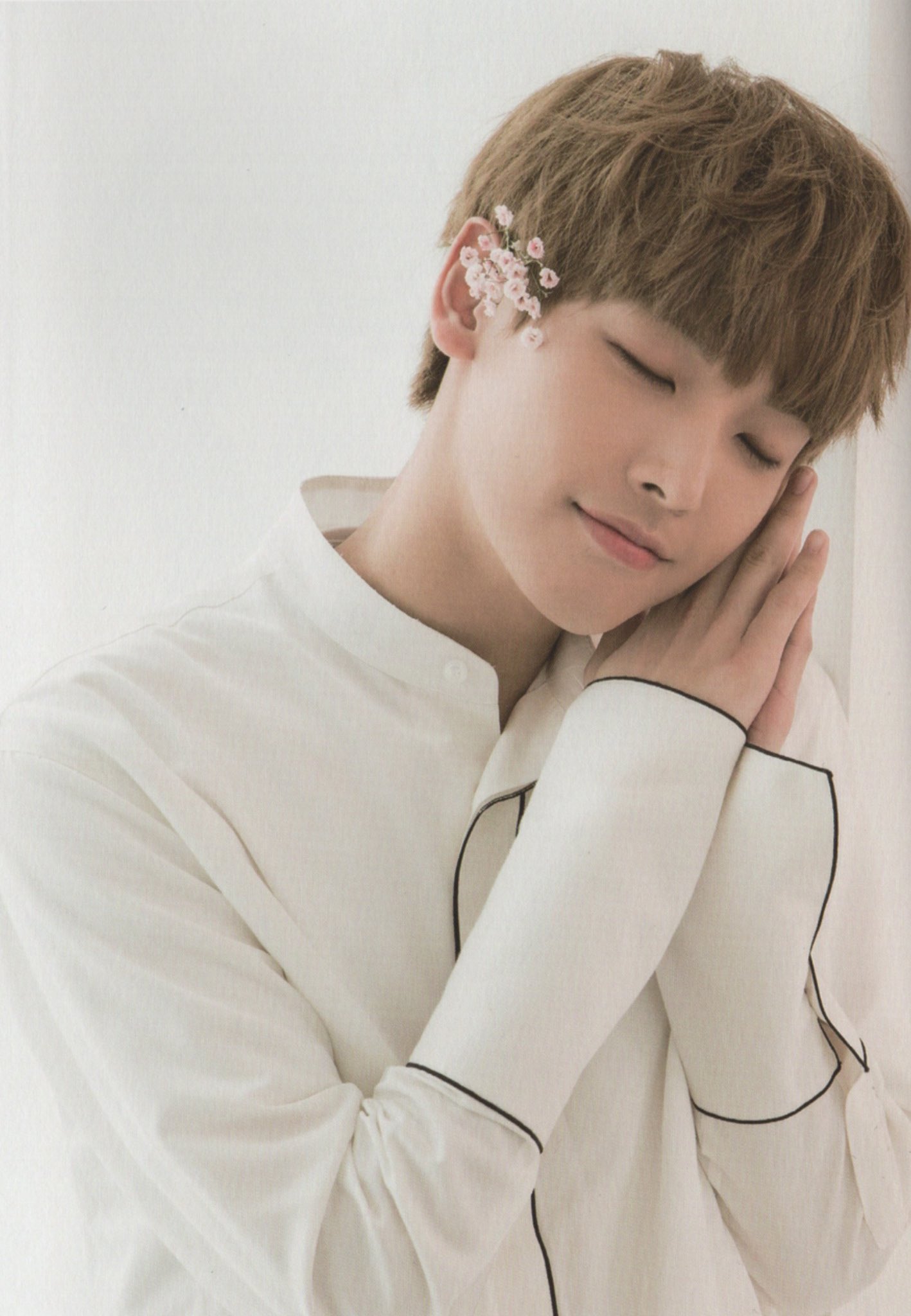 Rain ☁️ on Twitter: "[SCAN] SF9 Fantasy Membership 2기 #SF9 #에스에프나인 #로운 #Rowoon #ロウン https://t.co ...