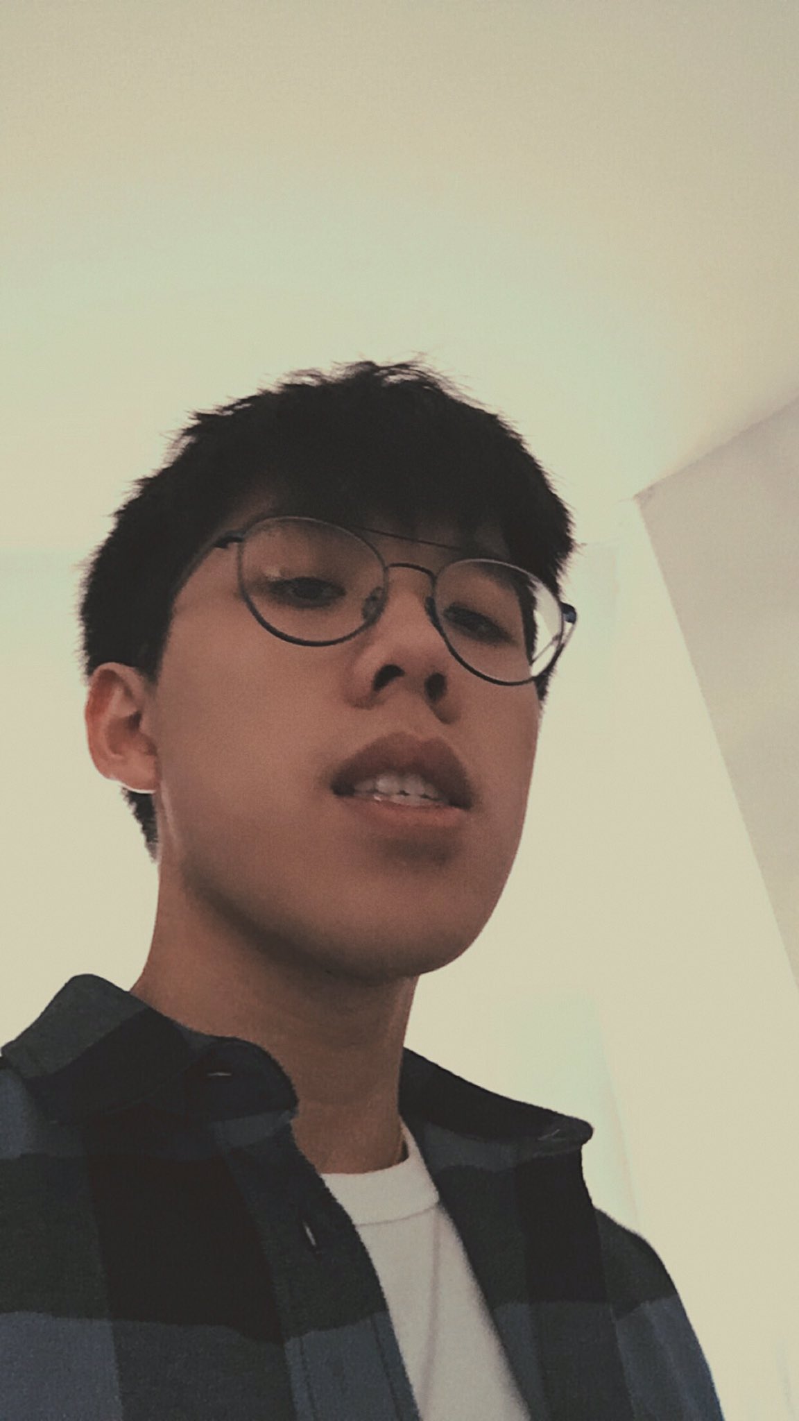 jwonnyleaf on Twitter: "happy holidays! 🎄 ft. wack hair https://t.co/rTLcYka7aK" / Twitter