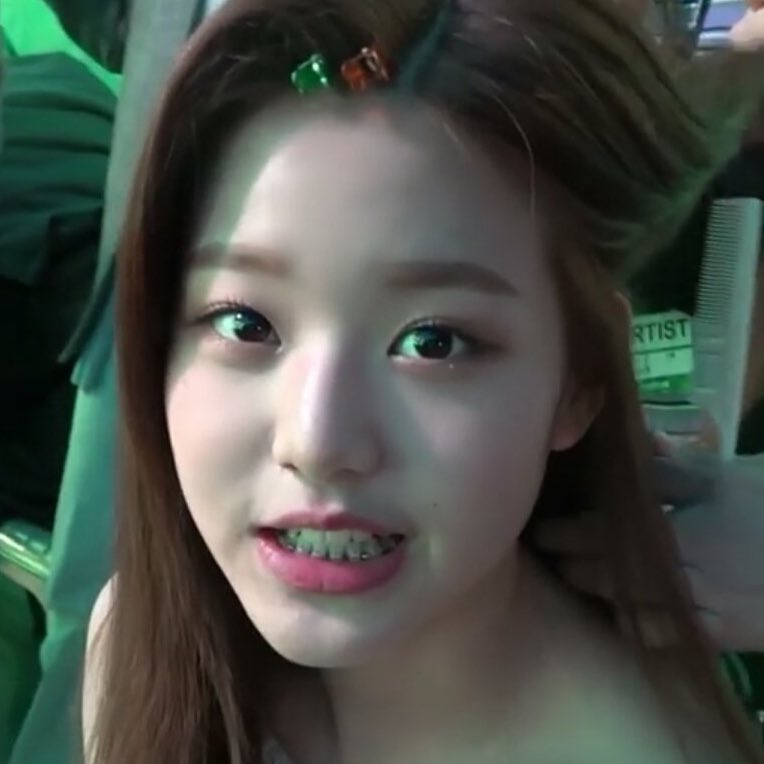 ON // GIRLGROUP AREA on Twitter: "Jang Wonyoung pas masih pakai kawat gigi gg!"