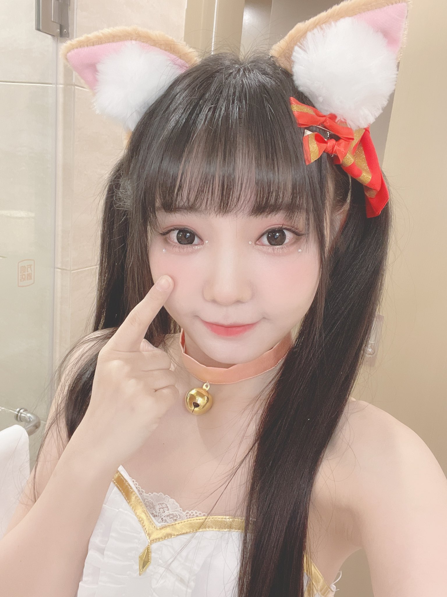 咬人猫Yaorenmao on Twitter: "新年的第一天，很开心能和小鱼干见面，新年快乐 On the first day of the new year, I'm very ...