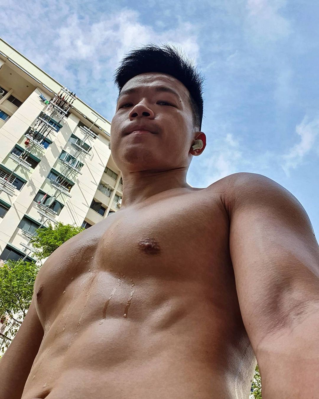 Jack Tan on Twitter: "Weather is so hot today. After a shirtless run under the sun, my bod is ...