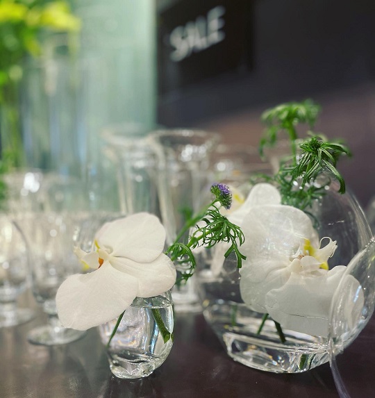 Bunkamura公式ツイッター on Twitter: "【1F フラワーショップ #エルベ・シャトラン】 本日より、花器のセールが始まりました ディスプレイ等使用の器が破格のお値段です ...