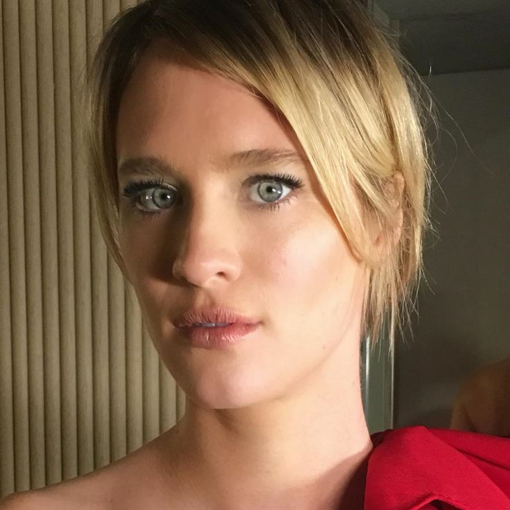 Mackenzie Davis Hair