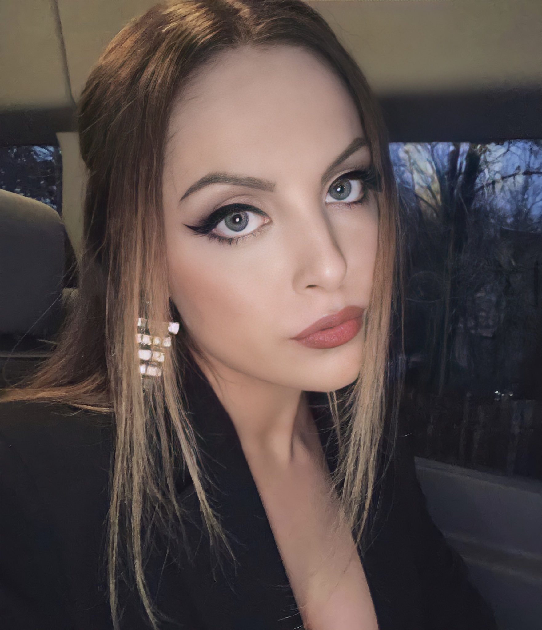 Elizabeth Gillies With Blonde Hair