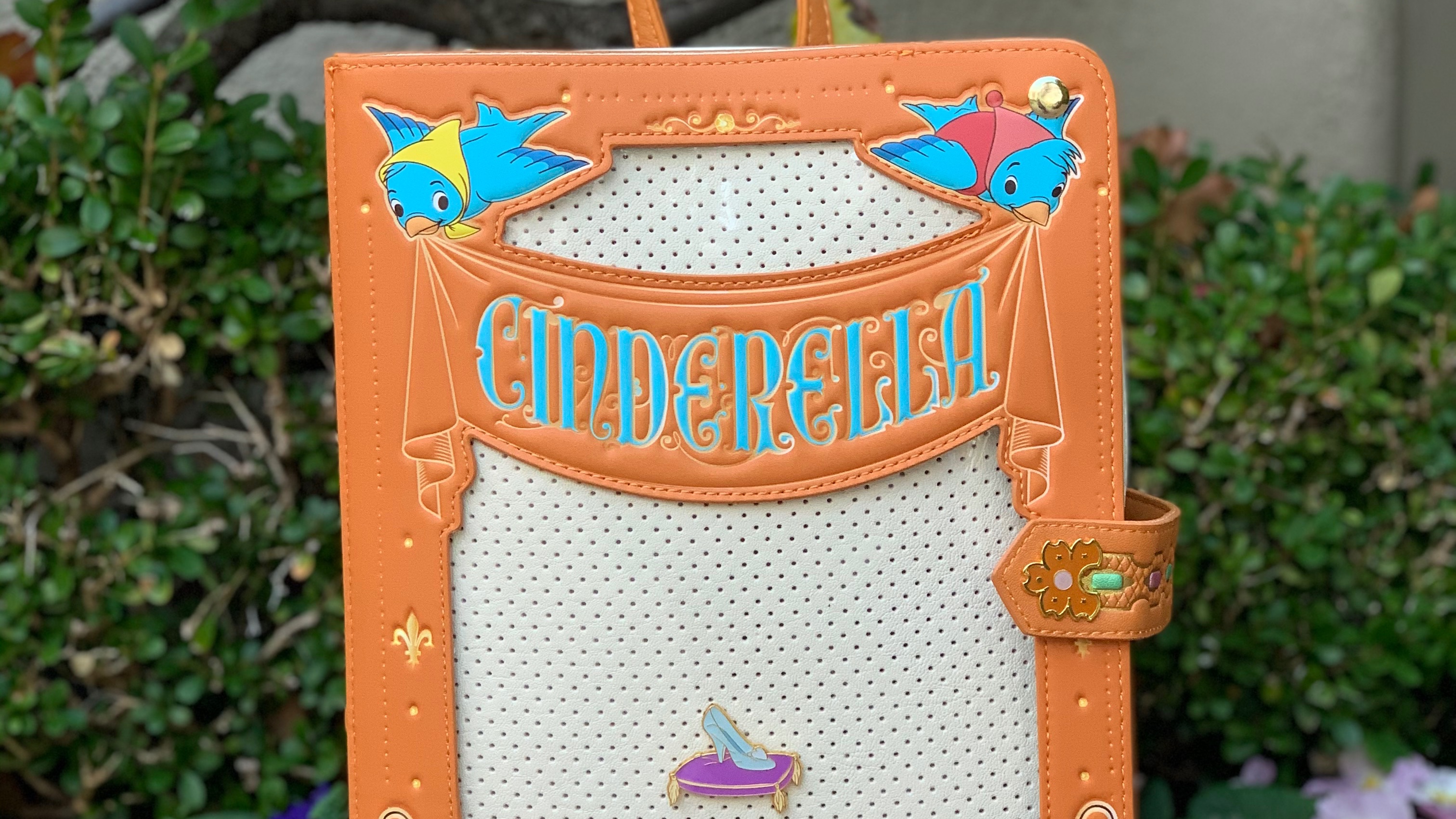 Loungefly Cinderella pin trader Backpack - munimoro.gob.pe