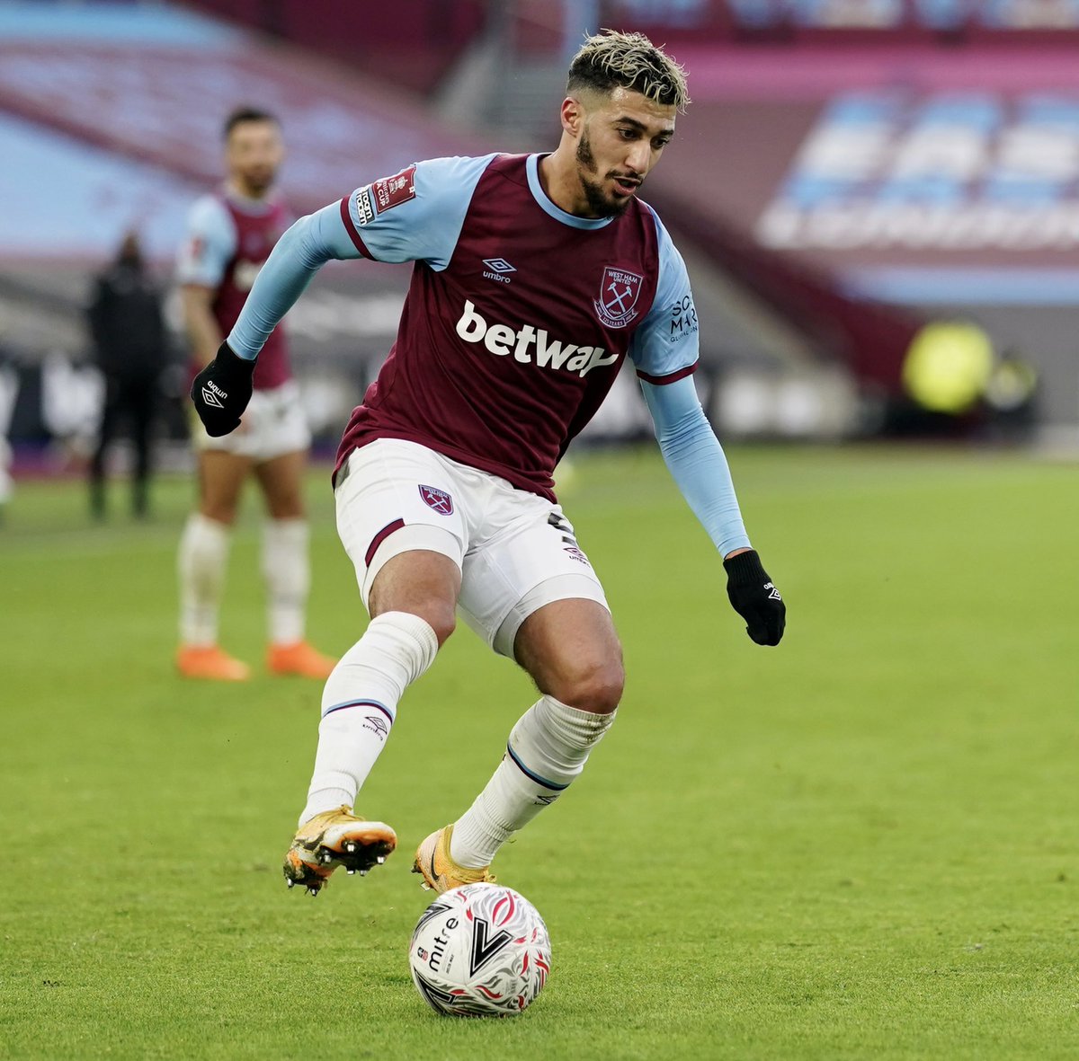 David Gold lost the plot? Now talking like he is reading a book ...