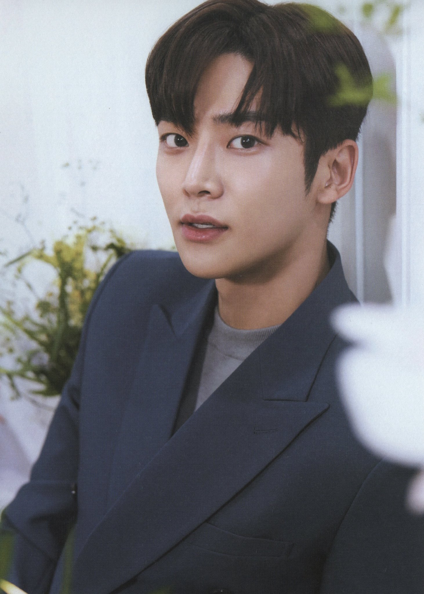 Rain ☁️ on Twitter: "[SCAN] SF9 2021 Seasons Greetings #SF9 #에스에프나인 #로운 #Rowoon #ロウン https://t ...