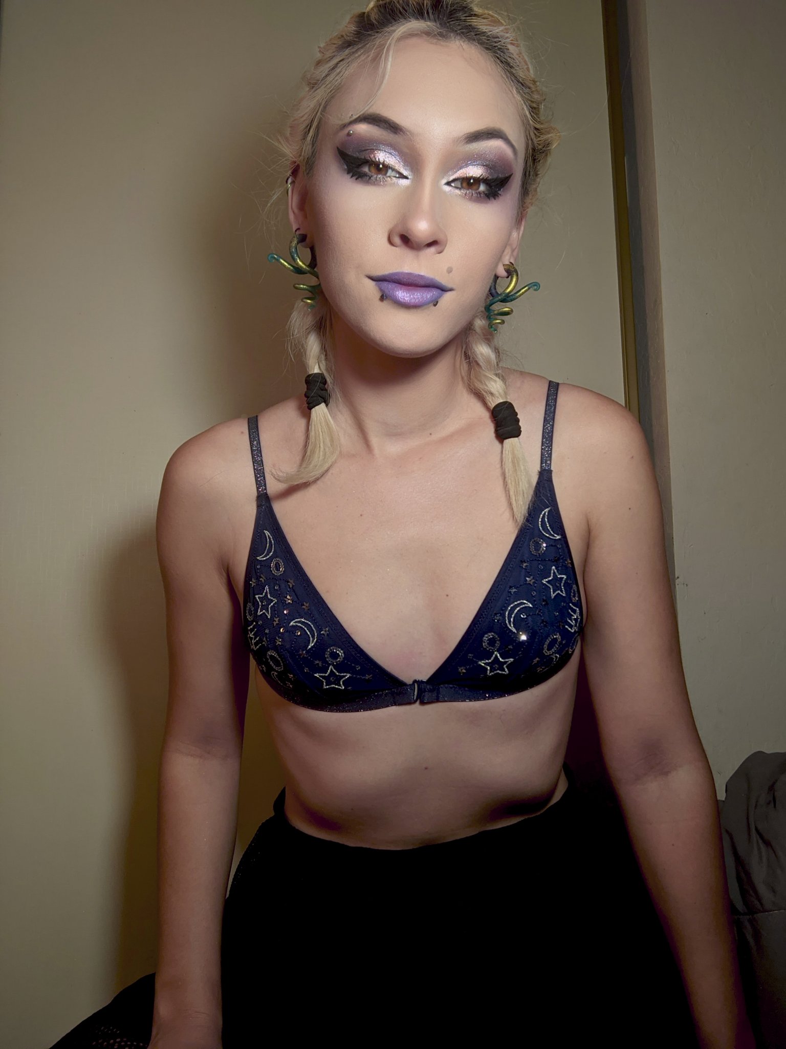 MC Gamma MIXTAPE HOPE on Twitter: "egirl vibes today!!! I only photoshop out my face wrinkles ...