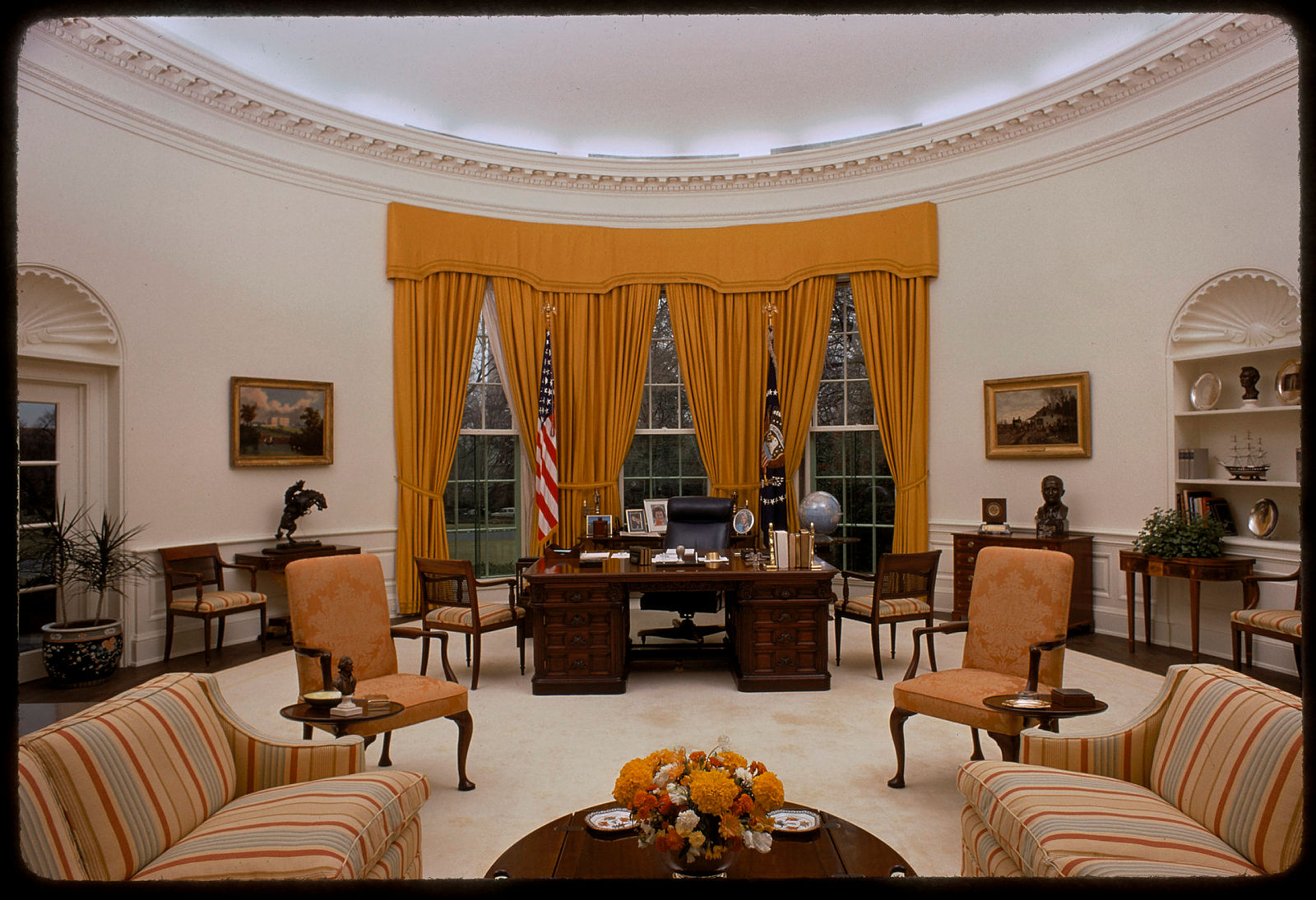 The White House Rooms Oval Office