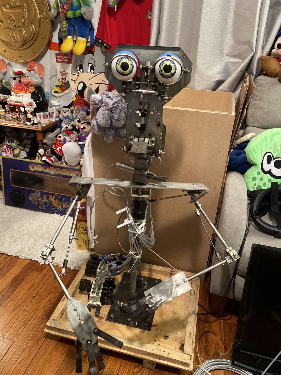 Endoskeleton Chuck E Cheese Animatronics – Lights Crystal Endoskeleton Chuck E Cheese Animatronics – Lights Crystal