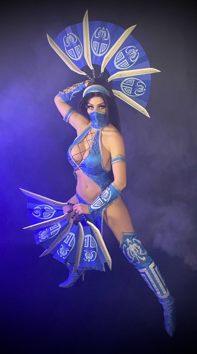 Twoucan - Tabitha Lyons (@Artyfakes)