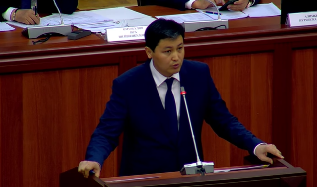 Kloop on Twitter: "«На 5 тысяч сомов прожить можно, но сложно», — кандидат в премьер-министры ...