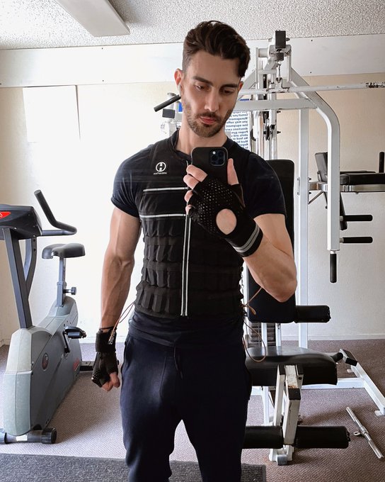 TW Pornstars - T R A V I S | B R Y A N T. Pictures and videos from Twitter.