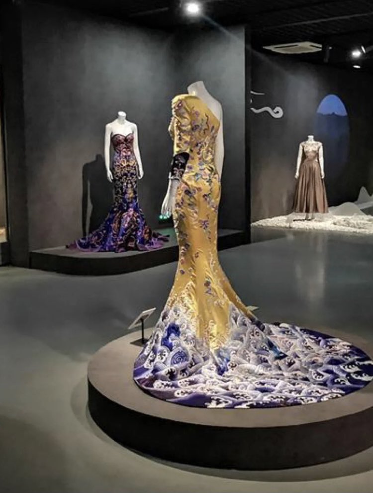 Fan Bingbing Dragon Robe