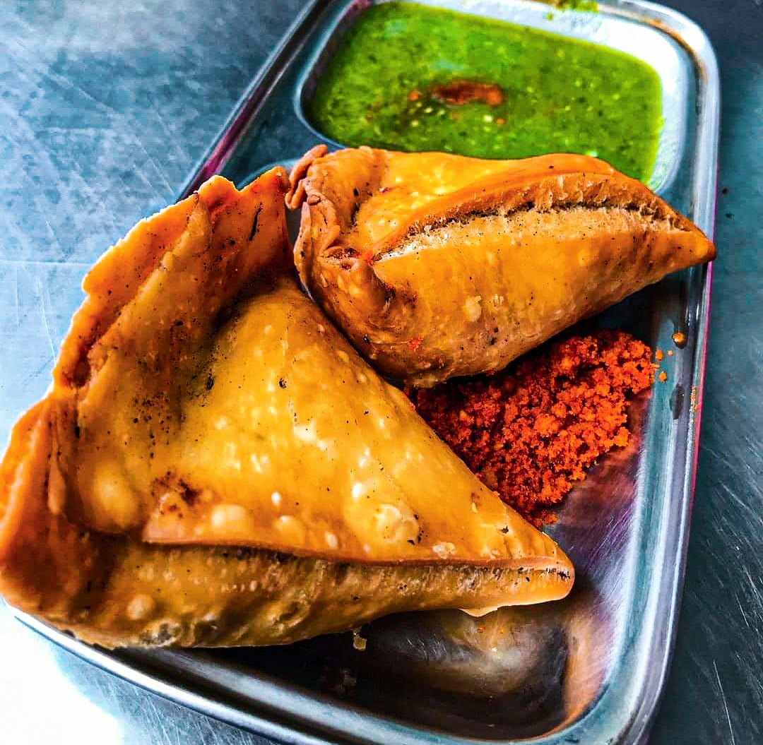 Samosa With Chatni