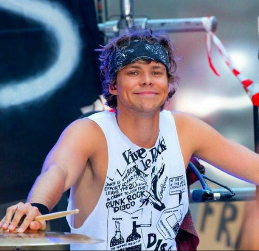 She Looks So Perfect Ashton Irwin