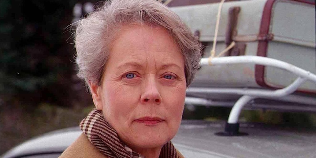 Annette Crosbie