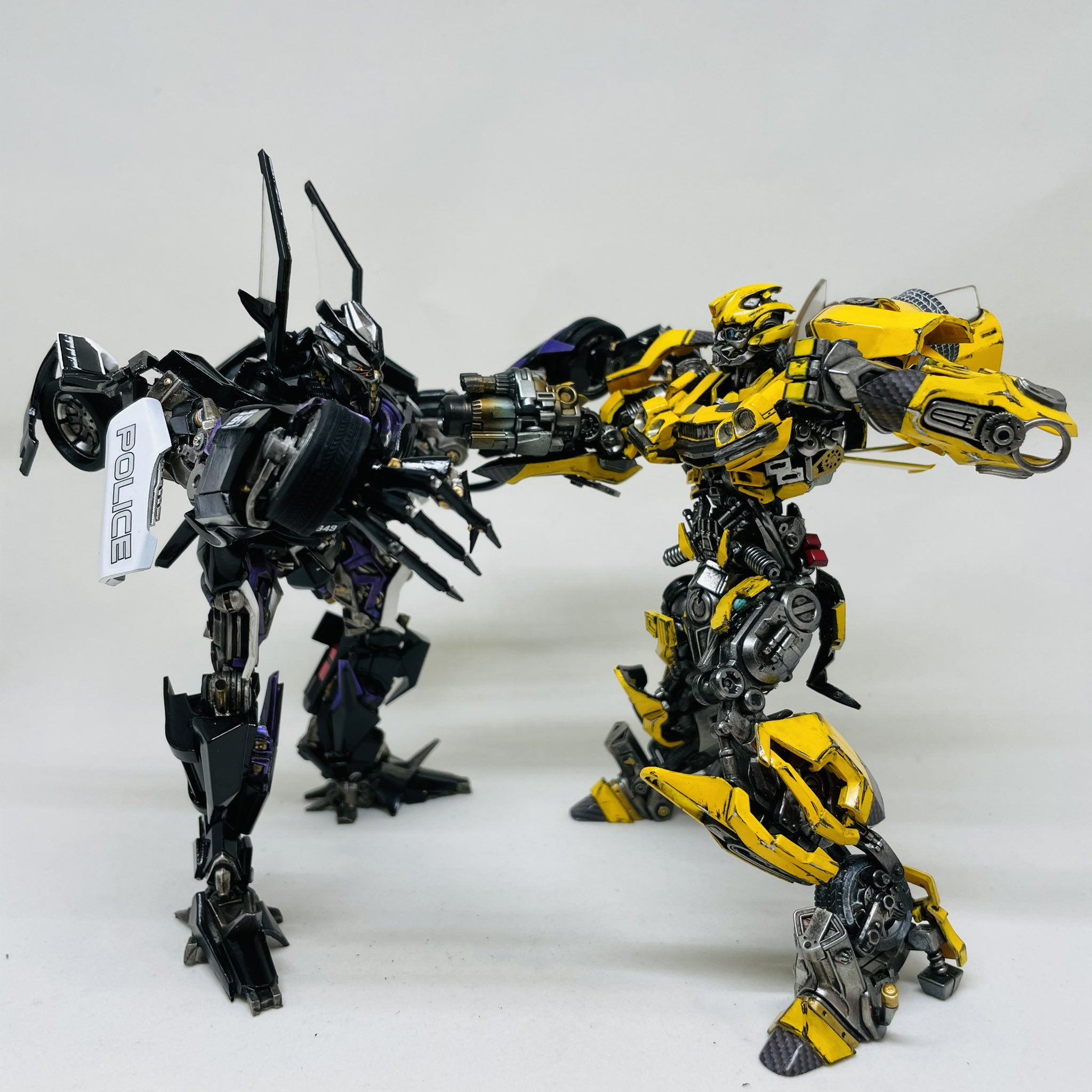 Transformers Barricade Vs Bumblebee 5482
