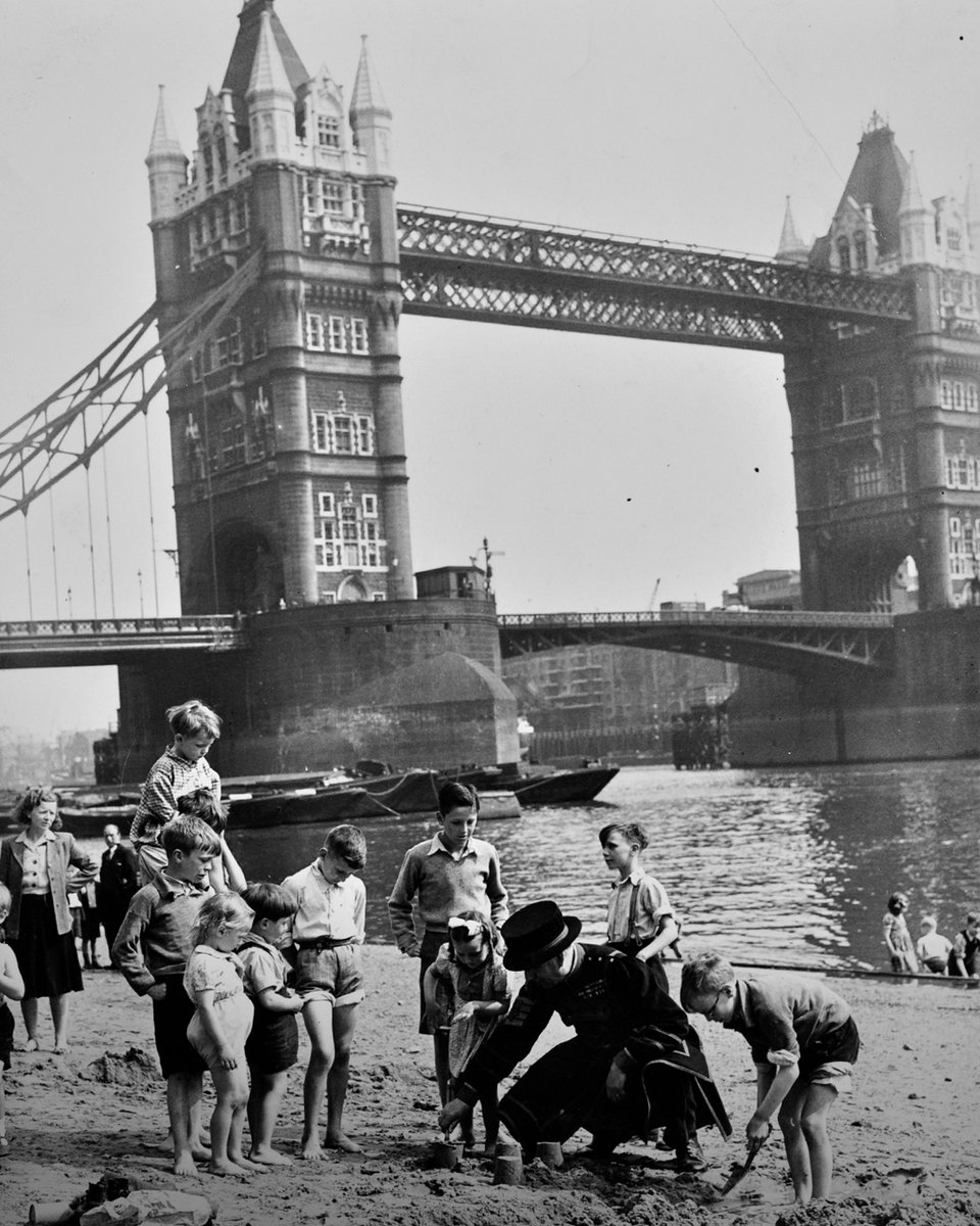 Tower Bridge's Threads – Thread Reader App